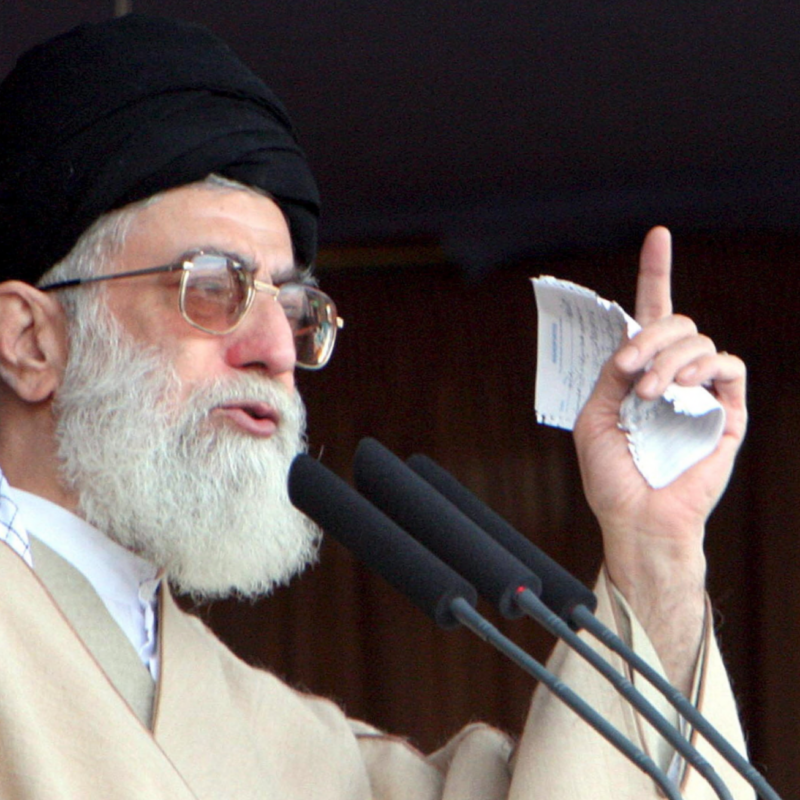 Ritratto di Ali Khamenei, il delfino di Khomeini che prese il suo posto ...