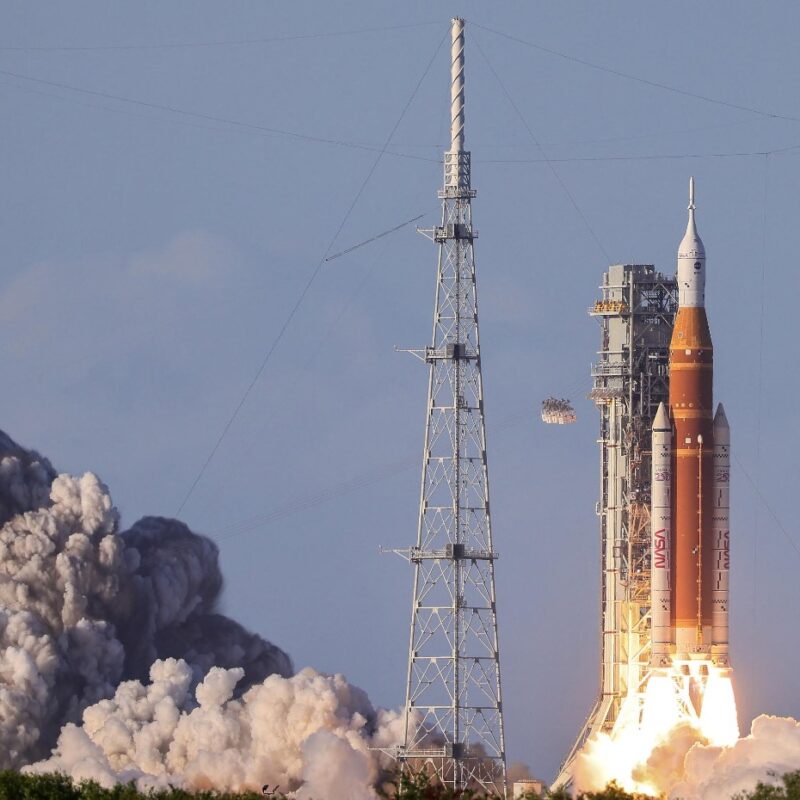 Nasa: «Siamo a metà strada», Artemis 2 punta alla Luna - Giornale di ...