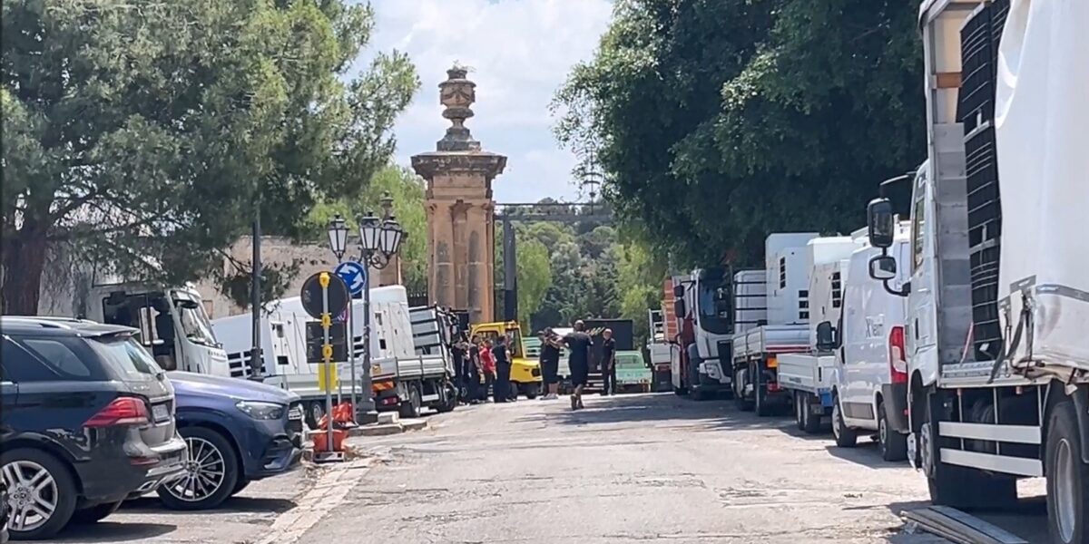 La festa blindata di Dua Lipa, ecco il piano anti paparazzi - Giornale ...