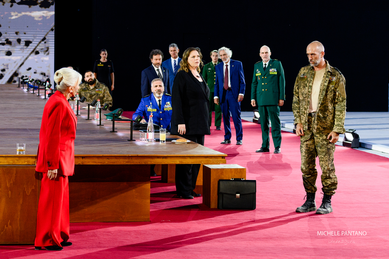 Le foto del debutto di Àlex Ollé con «I Persiani» di Eschilo al Teatro ...