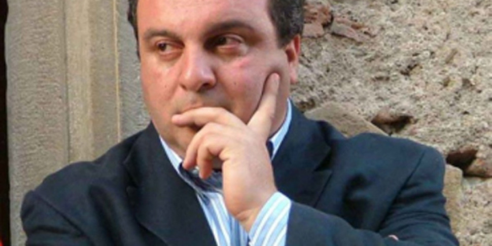 Ficarra, squarciate le ruote all’auto del sindaco Ridolfo - Giornale di ...