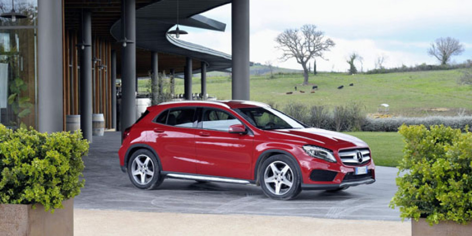 GLA: 24 versioni e costa da 31.990 euro E' il primo crossover compatto ...